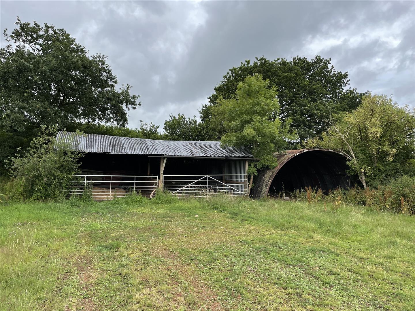 A 17 ACRE BLOCK OF UNDULATING PASTURE LAND OVERLOOKING THE TAW VALLEY ...
