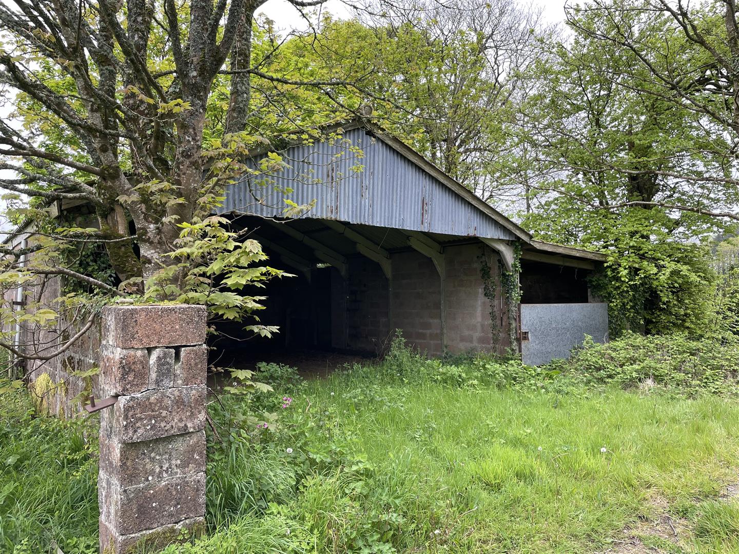 ON BEHALF OF THE EXECUTORS A 1600ft 2 CONCRETE FRAMED AGRICULTURAL BARN ...